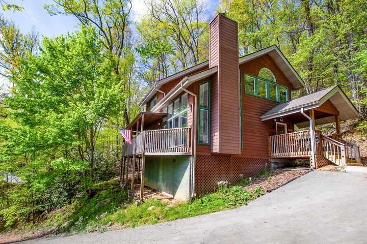 Wanderer’s Retreat: Hot Tub, Multicade, Grill, More - Gatlinburg, TN