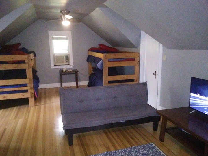 Private Room In Elegant Tudor Inn - Charming Historic Escape - Sioux Falls, SD