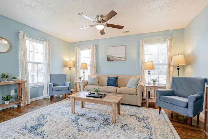 Charming Home With Open Concept And Large Yard - Cozy Family Retreat - Columbia, SC