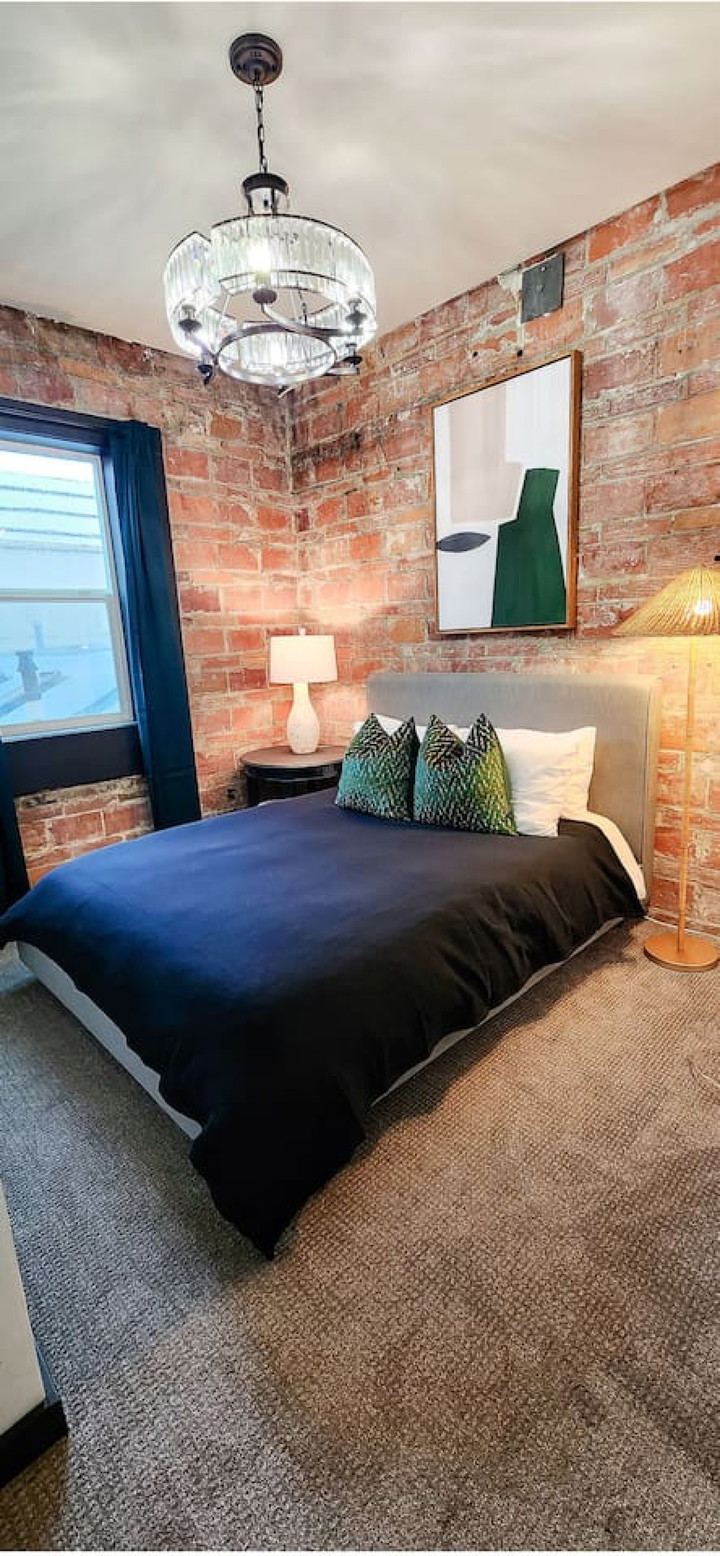 Speakeasy Queen Room Rm 7 - Nevada City, CA