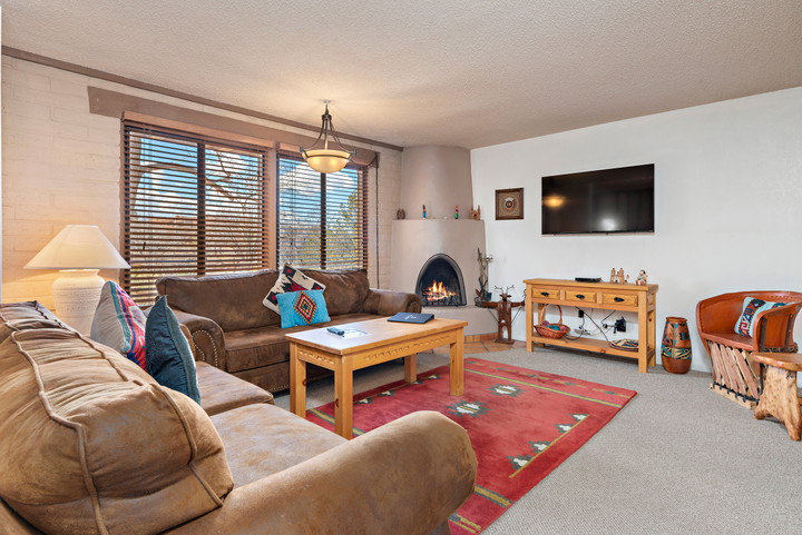 Cozy Patio And Kiva Fireplace - Inviting Santa Fe Retreat - Santa Fe
