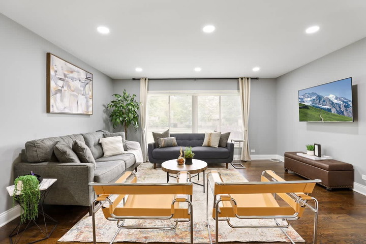 3br W/ Large Yard + Near Mall | Lcp Collection - Bolingbrook, IL