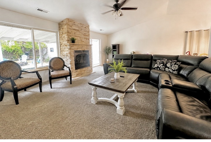 Hot Tub! King Bed-firepitt-near Airport& Freeway - Medford, OR