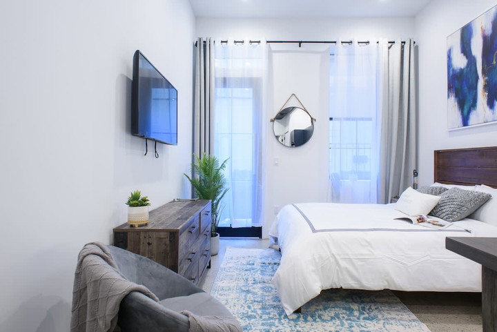 3-2 Prime East Village Private Outdoor! - Queens, NY