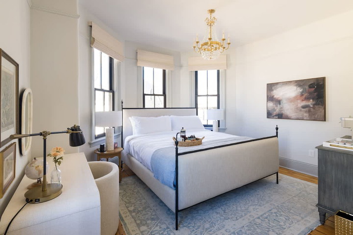 The Mermaid Suite – Luxury Suite Steps From Thames - Newport, RI