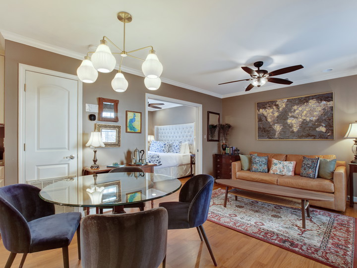 Lovely Carriage House In The Middle Of Downtown! - Savannah, GA