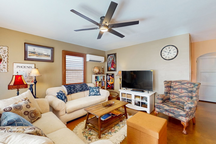 Charming Home With Large Yards And Excellent Location For Any Interests - Phoenix, AZ