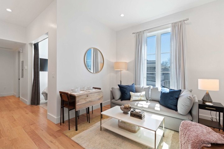 The Iris, Superior Suite - Charleston, SC