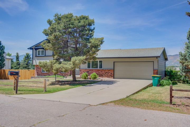 Antler Lodge | Enjoy Games And Bbq In The Backyard - Colorado Springs, CO