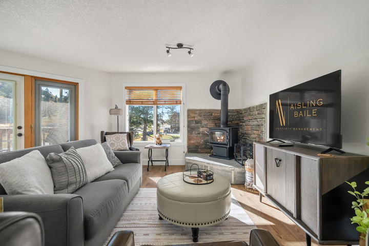 Bighorn Manor | Central | Wood Fireplace | Views - Canadá