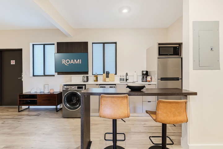 Roami At The Palace | 4 Bed Combo | 2 Units Queen - The Bahamas