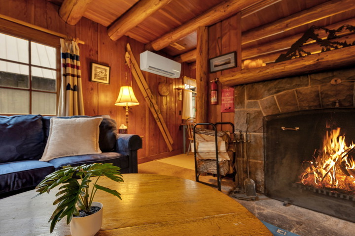 Berghuttlein Getaway - Cozy Family Retreat W Creek - Mount Hood, OR
