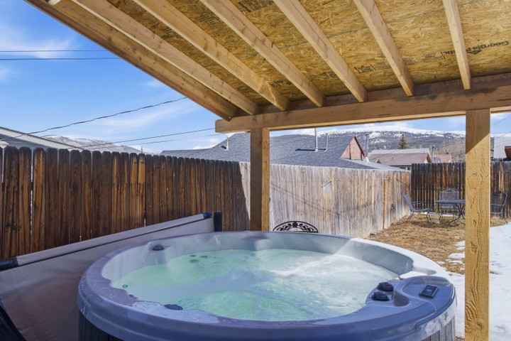 Hot Tub | 2min Walk | Mtn Views | Sleeps 8 + Pets - Leadville, CO