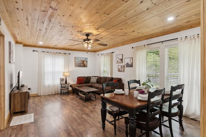 Scenic Dog Friendly Escape With Fire Pit & Games - Pigeon Forge, TN