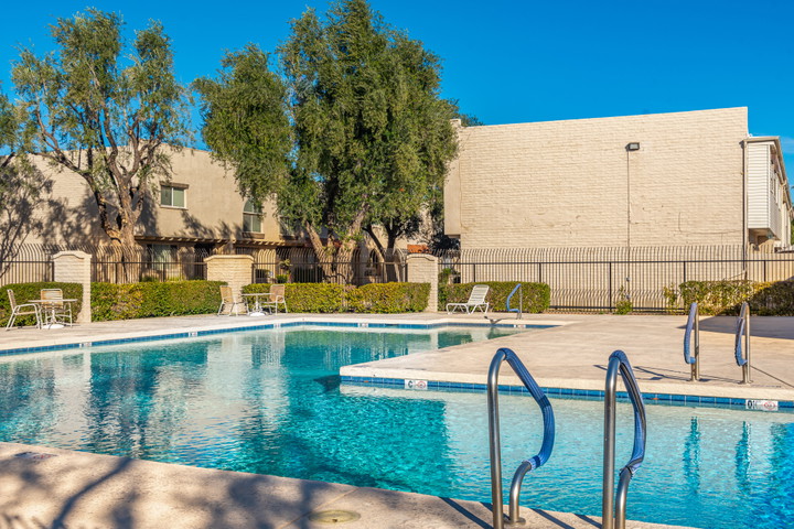 Spacious Home With Enclosed Yard, Pool & Grill - Walk To Downtown - Scottsdale, AZ