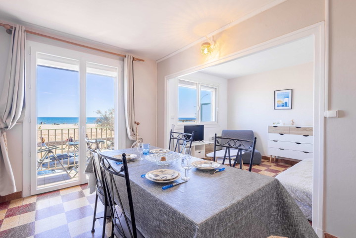 Waterfront Apt W/ Balcony & Private Parking - Fransa