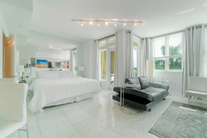 308s Beachy Blues Suite Studio, Pools, Jacuzzi, Beach, Shops - The Bahamas