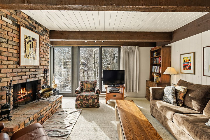 River Views And Cozy Fireplace - Sunny Corner Escape - Aspen