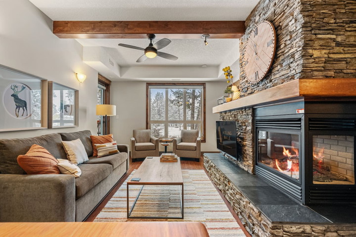 The Antler Hideaway | Pool | Hot Tub | Fireplace - Canada