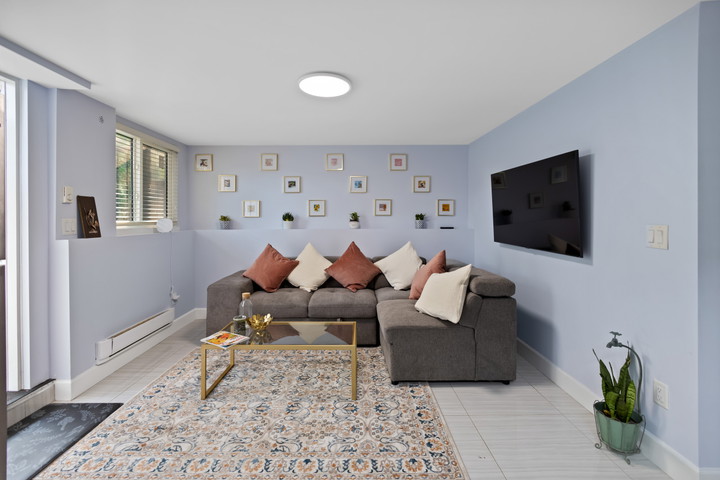 Newly Renovated Beautiful Two Bedroom Suite - Canada