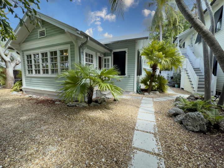 Tropical Oasis With Shared Pool And Outdoor Showers - Charming Retreat - Key West, FL