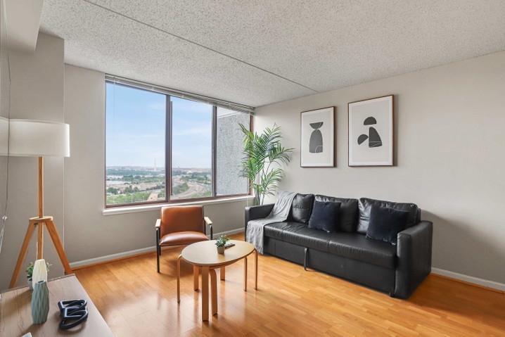 Prime Location Apt Steps From Pentagon City Metro - Arlington, VA