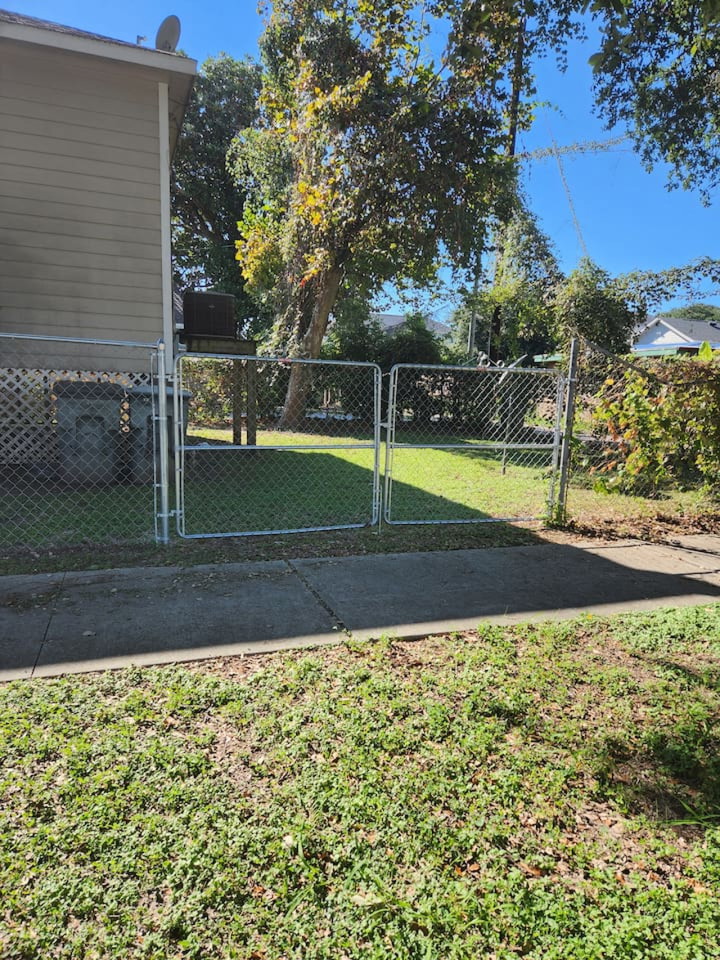 1br 1ba Duplex On 29th - Galveston, TX