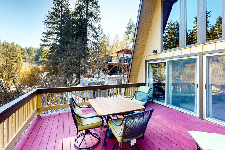 Beautiful Cabin W/private Sauna, Fireplace ,Foosball, - Close To Lake & Hiking - Lake Arrowhead, CA