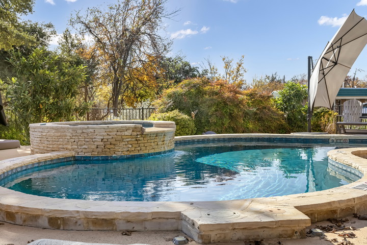 Swimming Pool And Hot Tub Near Main Street - Charming Romantic Oasis - Fredericksburg, TX