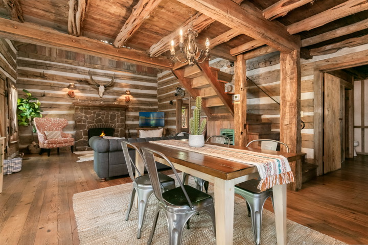 Private Hot Tub And Rock Fireplace - Charming Hill Country Haven - Fredericksburg, TX