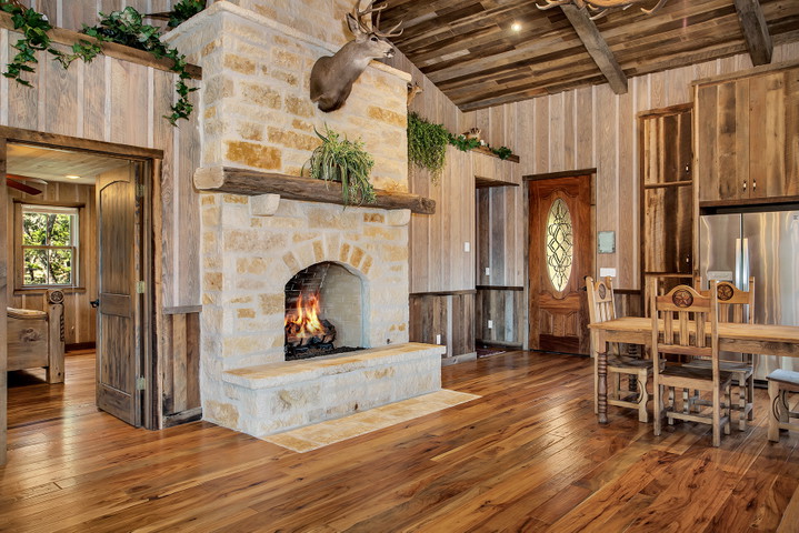 Hot Tub And Fireplace In Scenic Setting - Charming Cozy Retreat - Fredericksburg, TX
