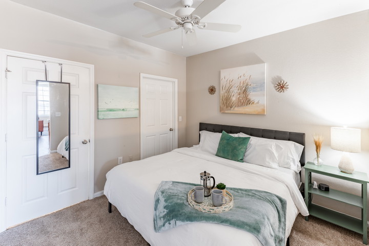 Fast Wifi And Luxurious Amenities - Charming Urban Retreat - Huntsville, AL