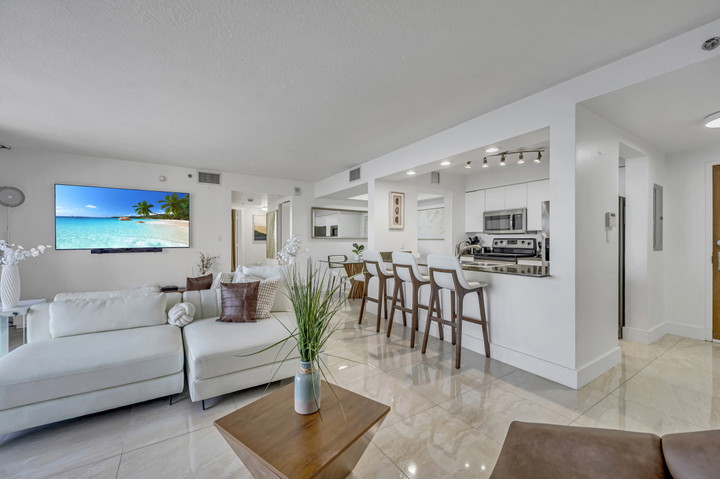 Luxurious Private Unit With Parking - The Bahamas