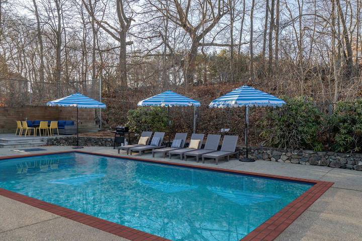 Luxury Ranch–sleeps 8 |Pet+ |Heated Pool |Game Rm - Massachusetts