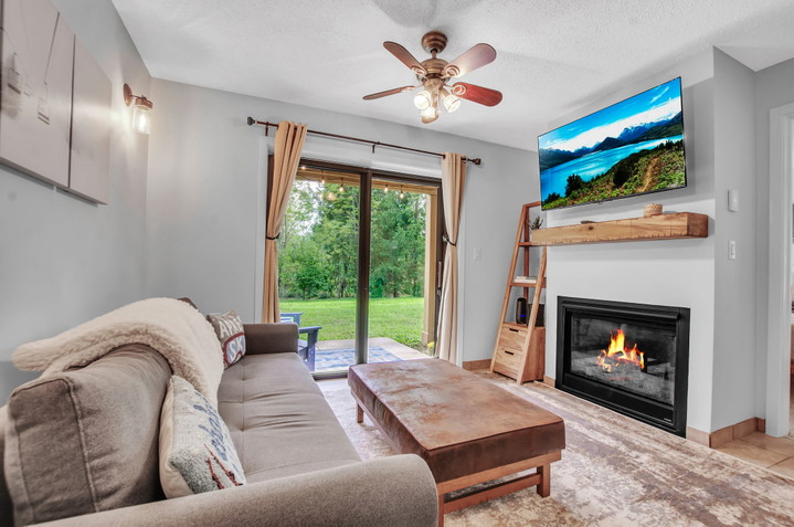 Snowpine Condo, King Bed, Patio + Fireplace - State of New York