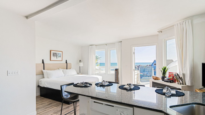 Sunny Cayucos Studio W/ Full Kitchen + Lounge Access By The Beach - Cayucos, CA