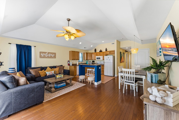 Spacious 3br Beach Condo With Private Deck & Garage Parking - Wildwood, NJ