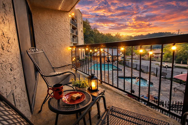 Charming Retreat With Balcony And Scenic Views - Cozy Escape In Gatlinburg - Gatlinburg