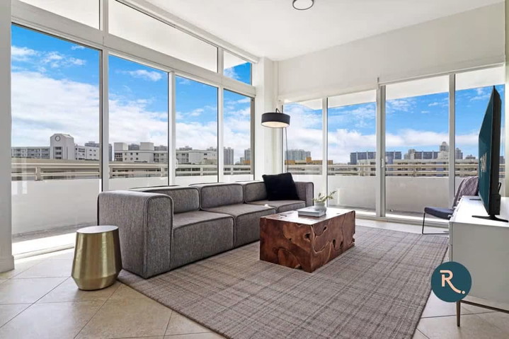 Roami At Sunny Isles | Rooftop Pool | 3 Br - Sunny Isles Beach, FL