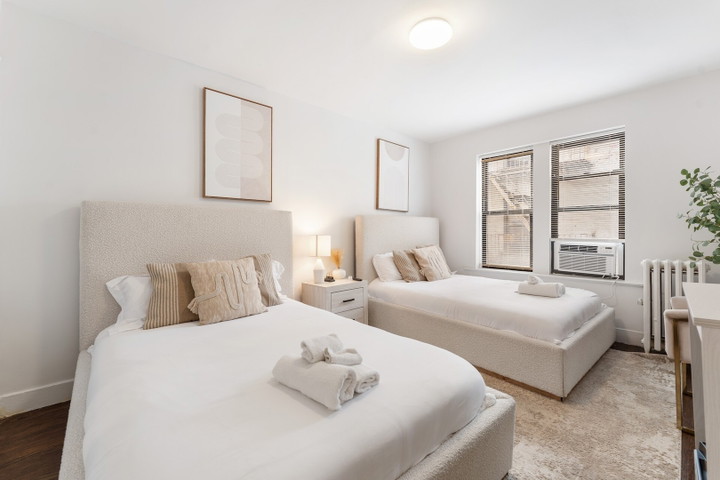 Sleek Bay Ridge Nook: Modern Nyc Studio - Brooklyn, NY