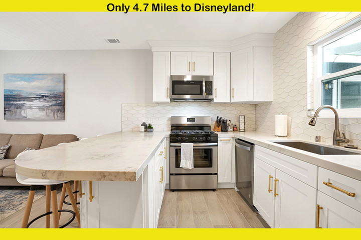 Charming Home With Private Patio And Solar Energy - Cozy Escape - Anaheim, CA