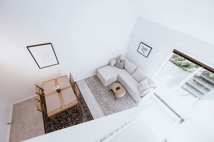 Bright Lofted Creekside 1brm: Sleeps 4, Walk To Gondola! - Canadá