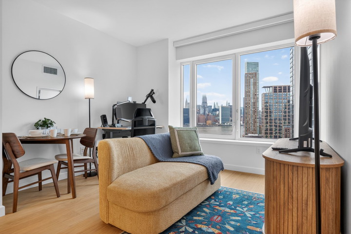 Greenpoint 1br W/ Work Setup By Anyplace - 11756 - New York