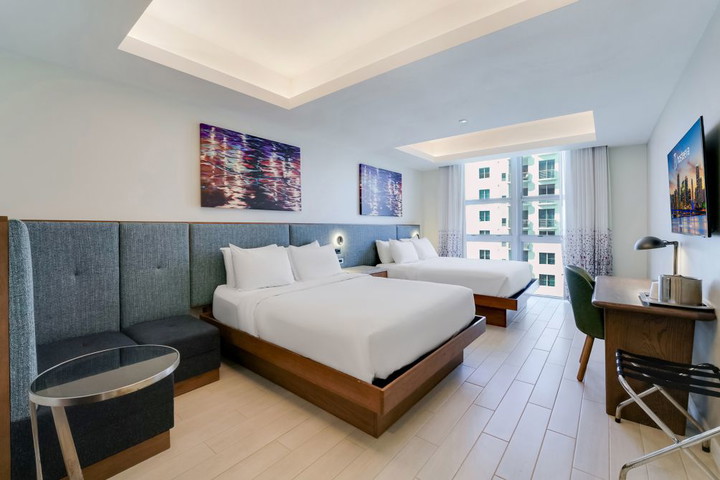 Modern Studio • 2 Queens • Rooftop Pool - Hollywood, FL