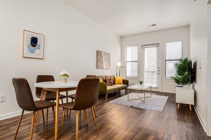 Boulevard Stays Walk To Downtown! 1br King Soco - Austin, TX