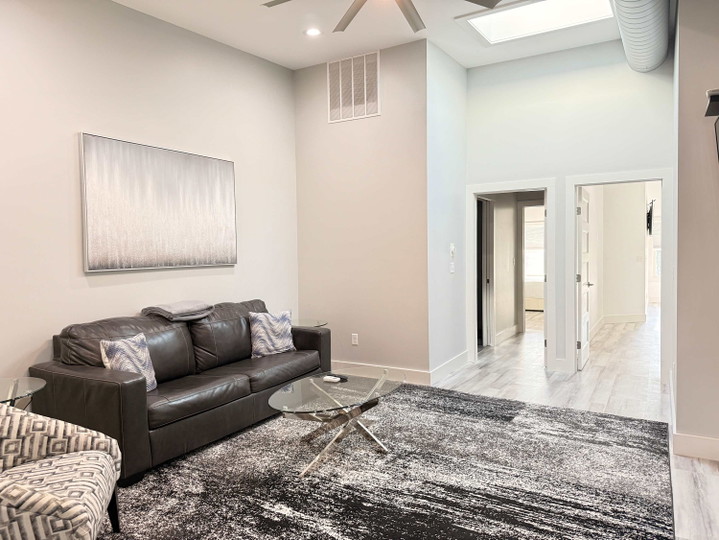 Downtown Apt W/ Balcony & Free Parking - Geneva, NY