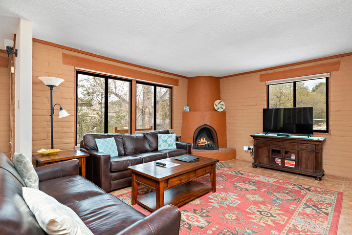 Charming Condo With Kiva Fireplace And Scenic Patios - Cozy Retreat - Santa Fe, NM