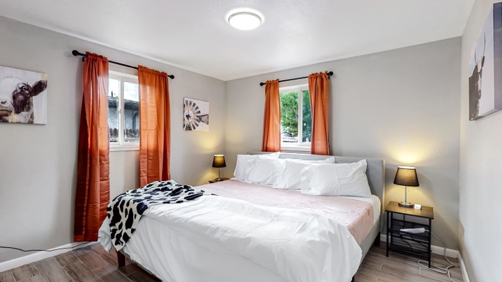 Arvada Private Family Home With Two King Beds - Denver, CO