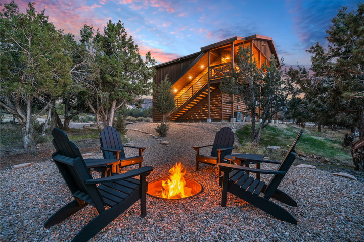 Painted Cliffs| Zion & Bryce |Fire Pit |Hot Tub| - Orderville, UT