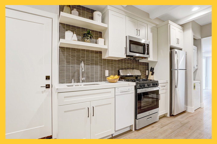 Luxurious Home With Spacious Backyard And Modern Amenities - Stylish Retreat - Anaheim